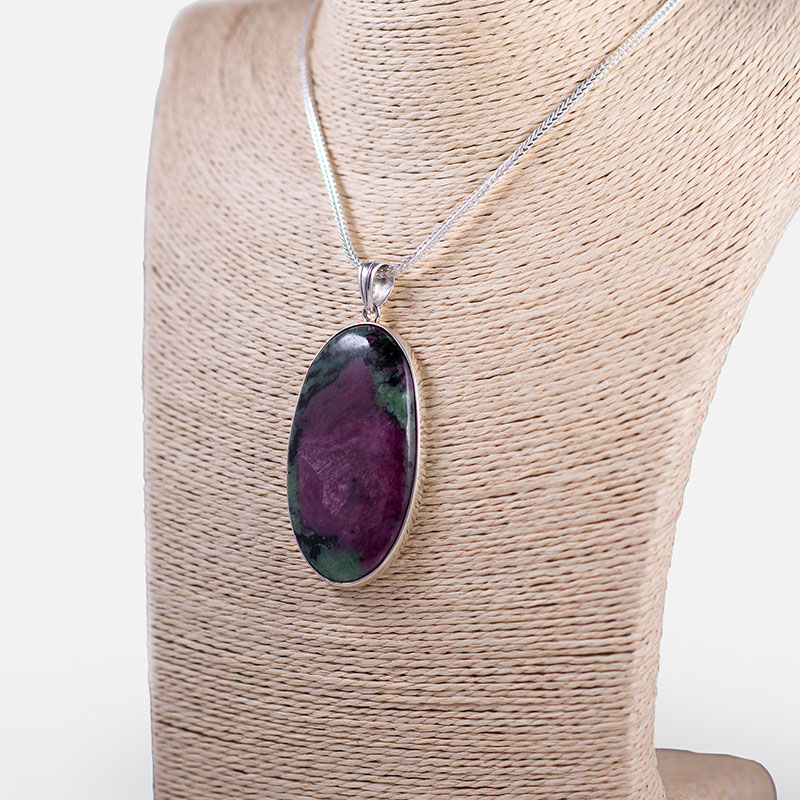 Cadena y Dije Rubí con Zoisita - DK Kuniyoshi